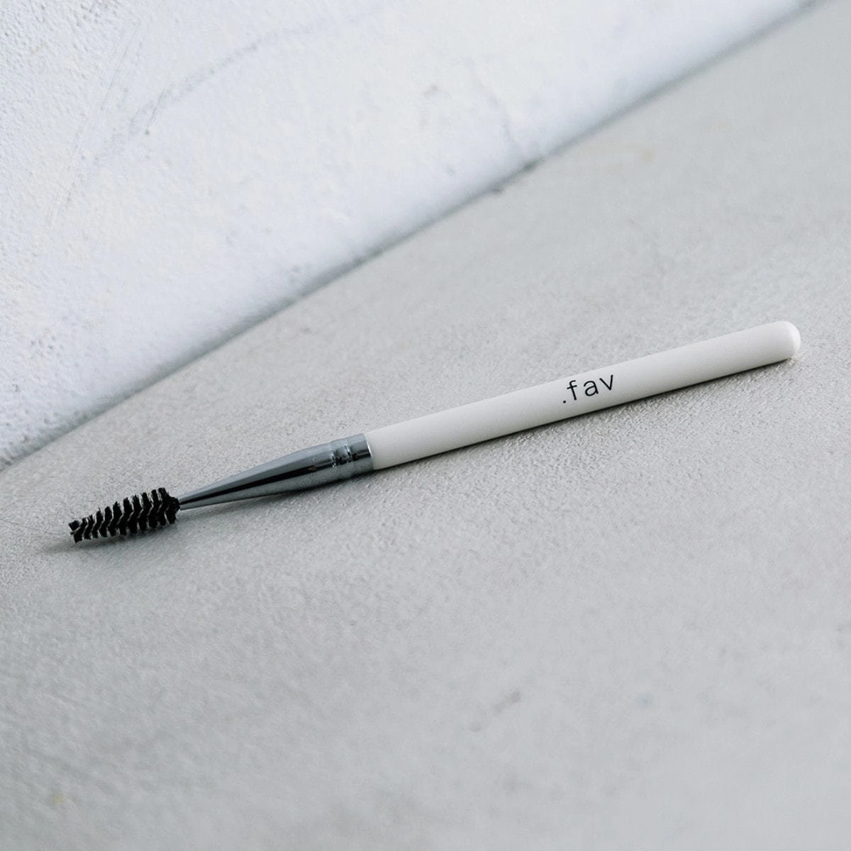 fav】Eyebrow screw brush | BEAUTY GARAGE INC.